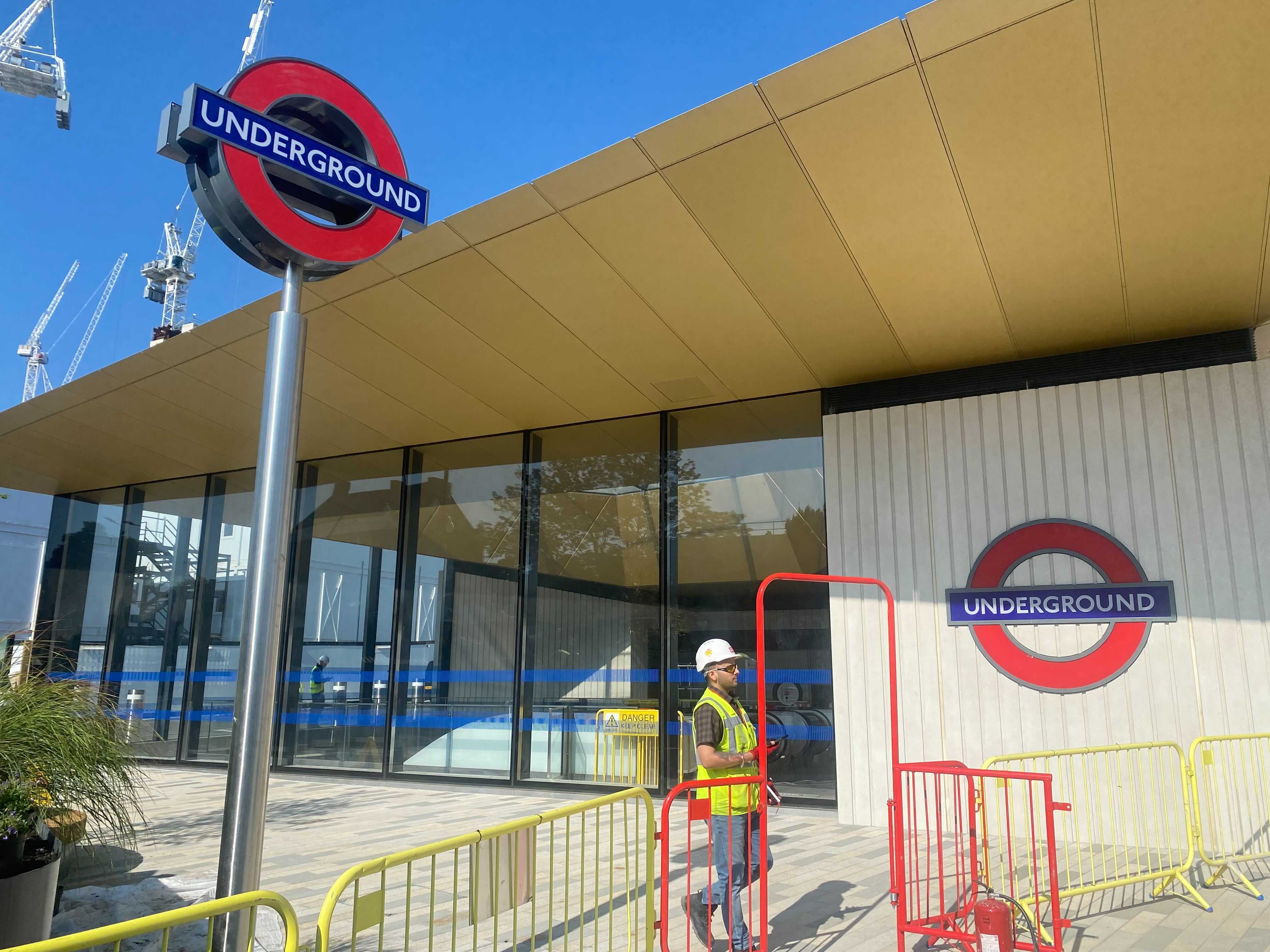 60+ Oyster card could be reviewed after figures show it cost TfL more ...